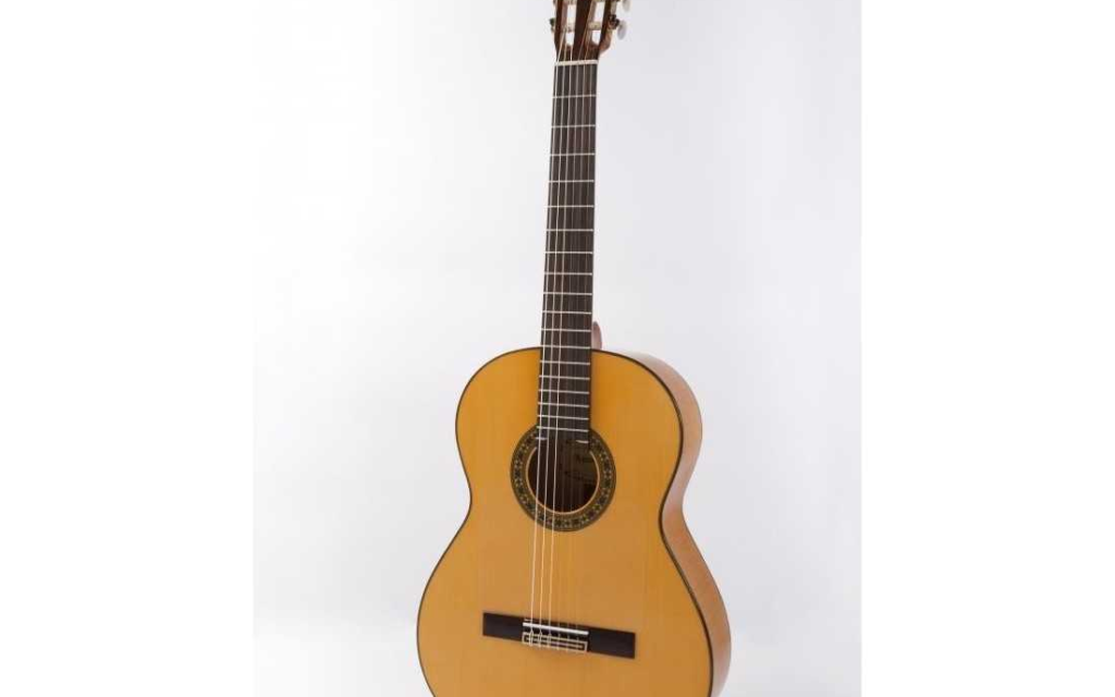 Las Guitarras Raimundo y su historia de maestría artesanal.